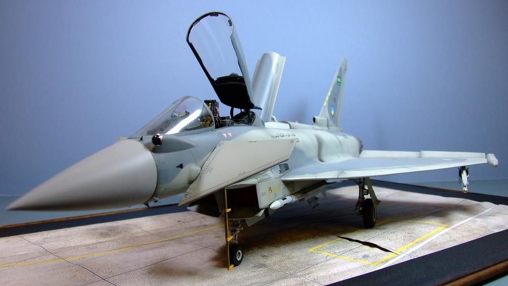 1/32 Revell Eurofighter Typhoon - Ready for Inspection - Aircraft ...